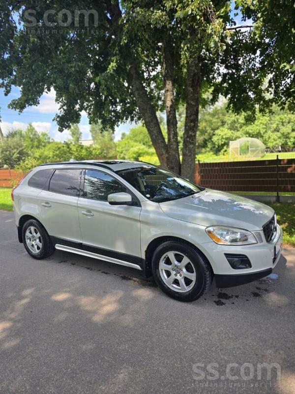 Grey Volvo XC60 2008 in Balvi, with an engine capacity of 2.40 L and mileage of 285 thousand km for 5800 €, photo 2 on AUTOMOTO.COM.LV