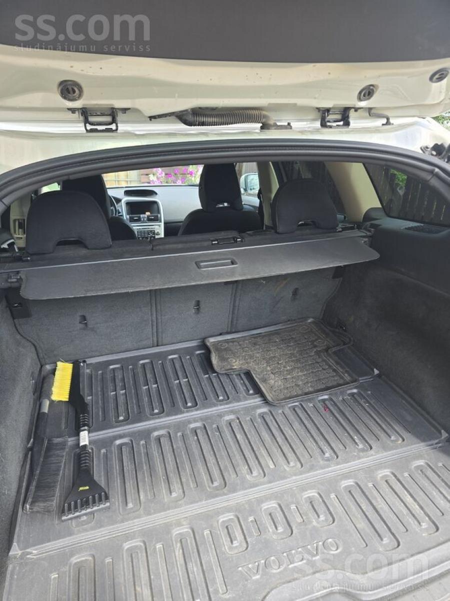 Pelēks Volvo XC60 2008 Balvi, ar dzinēja tilpumu 2.40 L un nobraukumu 285 tūkst. km par 5800 €, foto 10 vietnē AUTOMOTO.COM.LV