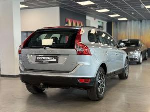 Grey Volvo XC60 2008 in Klaipeda, with an engine capacity of 2.40 L and mileage of 252 thousand km for 8999 €, photo 4 on AUTOMOTO.COM.LV