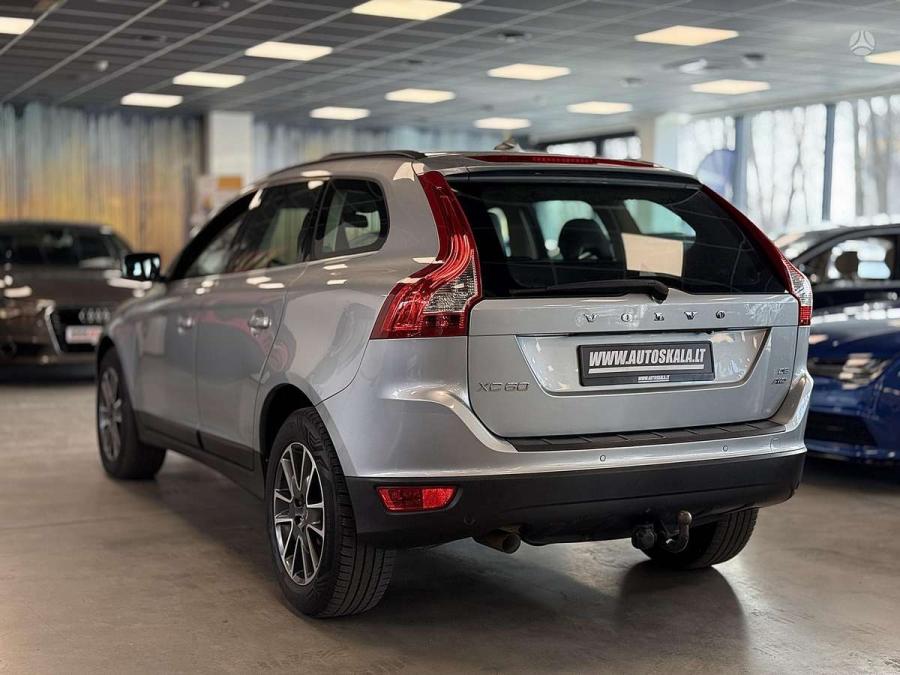 Grey Volvo XC60 2008 in Klaipeda, with an engine capacity of 2.40 L and mileage of 252 thousand km for 8999 €, photo 5 on AUTOMOTO.COM.LV
