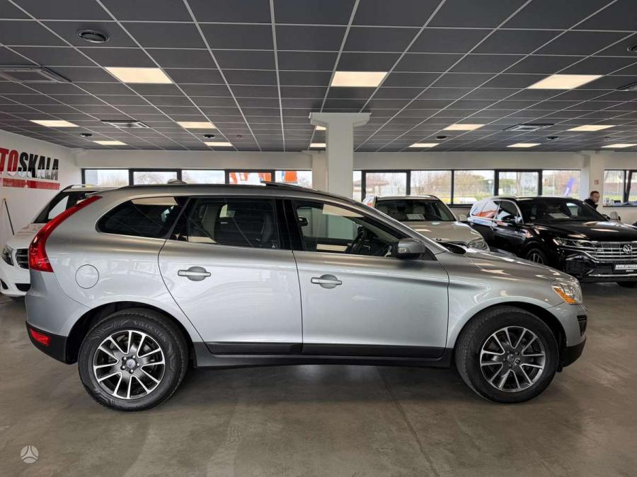 Grey Volvo XC60 2008 in Klaipeda, with an engine capacity of 2.40 L and mileage of 252 thousand km for 8999 €, photo 12 on AUTOMOTO.COM.LV