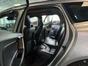 Grey Volvo XC60 2008 in Klaipeda, with an engine capacity of 2.40 L and mileage of 252 thousand km for 8999 €, photo 17 on AUTOMOTO.COM.LV