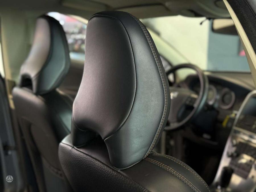 Grey Volvo XC60 2008 in Klaipeda, with an engine capacity of 2.40 L and mileage of 252 thousand km for 8999 €, photo 19 on AUTOMOTO.COM.LV