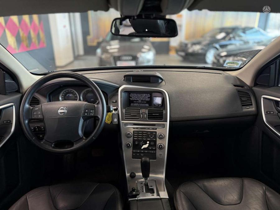 Grey Volvo XC60 2008 in Klaipeda, with an engine capacity of 2.40 L and mileage of 252 thousand km for 8999 €, photo 22 on AUTOMOTO.COM.LV