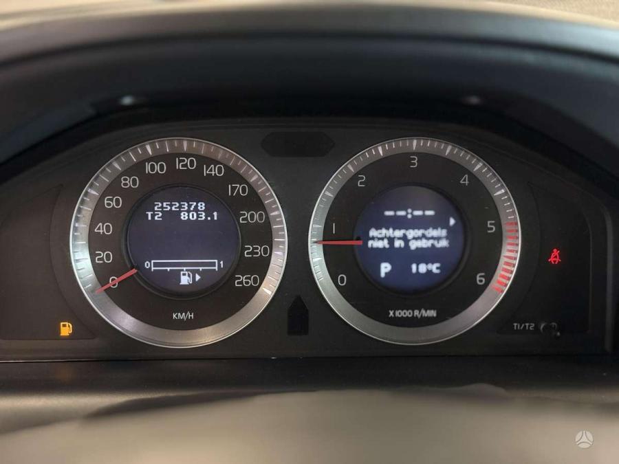 Grey Volvo XC60 2008 in Klaipeda, with an engine capacity of 2.40 L and mileage of 252 thousand km for 8999 €, photo 24 on AUTOMOTO.COM.LV
