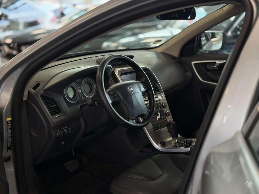 Grey Volvo XC60 2008 in Klaipeda, with an engine capacity of 2.40 L and mileage of 252 thousand km for 8999 €, photo 18 on AUTOMOTO.COM.LV