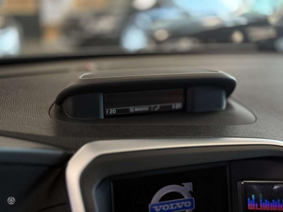 Grey Volvo XC60 2008 in Klaipeda, with an engine capacity of 2.40 L and mileage of 252 thousand km for 8999 €, photo 23 on AUTOMOTO.COM.LV