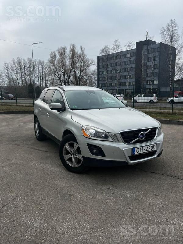 Volvo XC60 2008 in Riga on AUTOMOTO.COM.LV Grey Volvo XC60 2008 in Riga, with an engine capacity of 2.40 L and mileage of 456 thousand km for 4800 €, photo 1 on AUTOMOTO.COM.LV