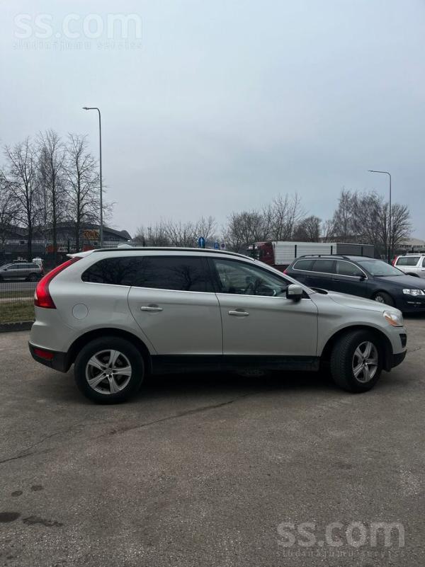 Volvo XC60 2008 in Riga on AUTOMOTO.COM.LV Grey Volvo XC60 2008 in Riga, with an engine capacity of 2.40 L and mileage of 456 thousand km for 4800 €, photo 3 on AUTOMOTO.COM.LV
