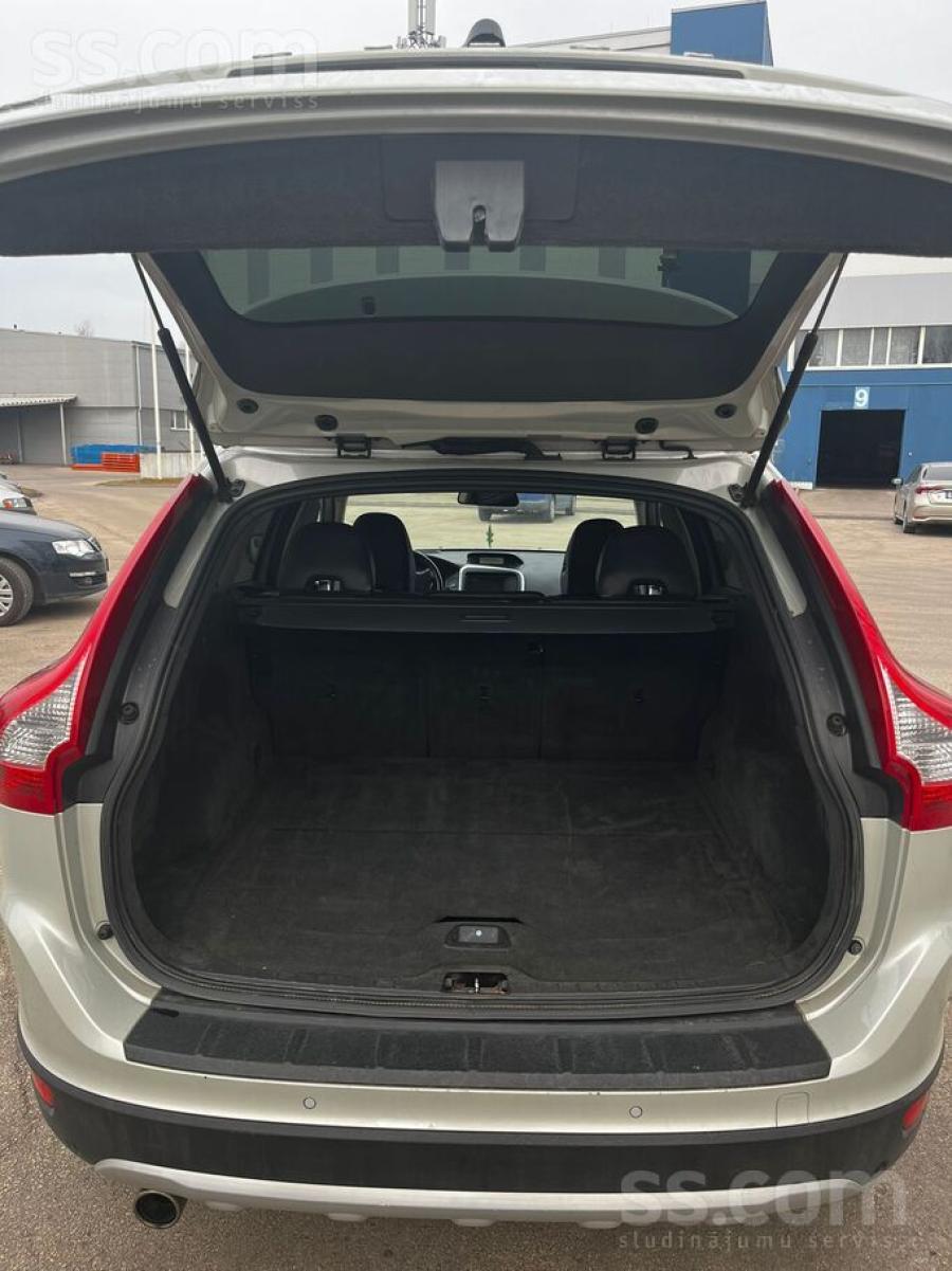 Pelēks Volvo XC60 2008 Rīga, ar dzinēja tilpumu 2.40 L un nobraukumu 456 tūkst. km par 4800 €, foto 6 vietnē AUTOMOTO.COM.LV