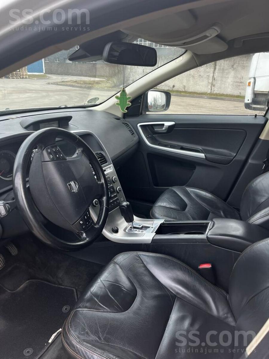 Pelēks Volvo XC60 2008 Rīga, ar dzinēja tilpumu 2.40 L un nobraukumu 456 tūkst. km par 4800 €, foto 8 vietnē AUTOMOTO.COM.LV
