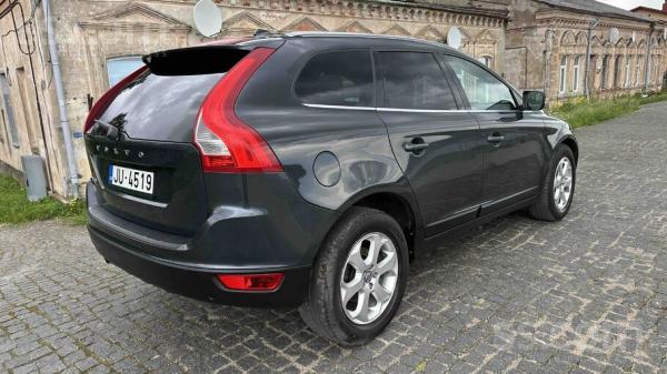 Grey Volvo XC60 2009 in Daugavpils, with an engine capacity of 2.40 L and mileage of 329 thousand km for 15750 €, photo 4 on AUTOMOTO.COM.LV