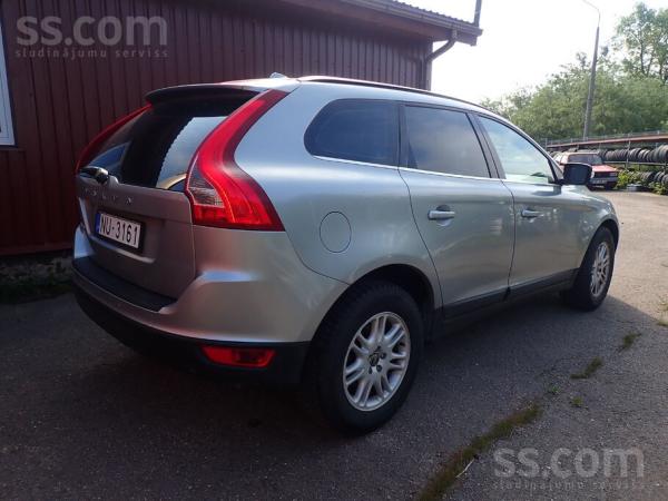 Grey Volvo XC60 2009 in Liepaja, with an engine capacity of 2.40 L and mileage of 225 thousand km for 9900 €, photo 2 on AUTOMOTO.COM.LV