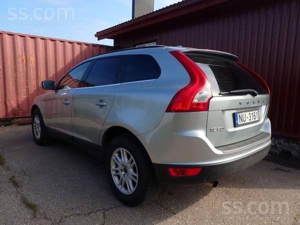 Grey Volvo XC60 2009 in Liepaja, with an engine capacity of 2.40 L and mileage of 225 thousand km for 9900 €, photo 3 on AUTOMOTO.COM.LV