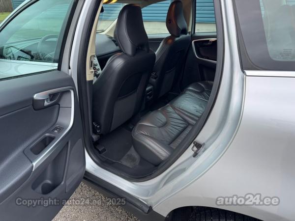 Pelēks Volvo XC60 2009 Rapla, ar dzinēja tilpumu 2.40 L un nobraukumu 263 tūkst. km par 8900 €, foto 11 vietnē AUTOMOTO.COM.LV