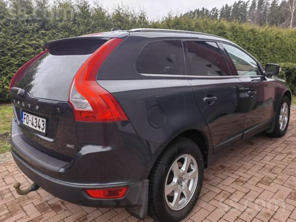 Pelēks Volvo XC60 2009 Rīga, ar dzinēja tilpumu 2.40 L un nobraukumu 370 tūkst. km par 6000 €, foto 2 vietnē AUTOMOTO.COM.LV