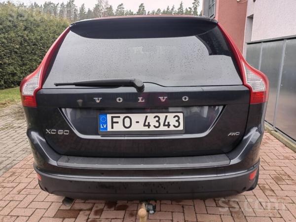 Pelēks Volvo XC60 2009 Rīga, ar dzinēja tilpumu 2.40 L un nobraukumu 370 tūkst. km par 6000 €, foto 3 vietnē AUTOMOTO.COM.LV