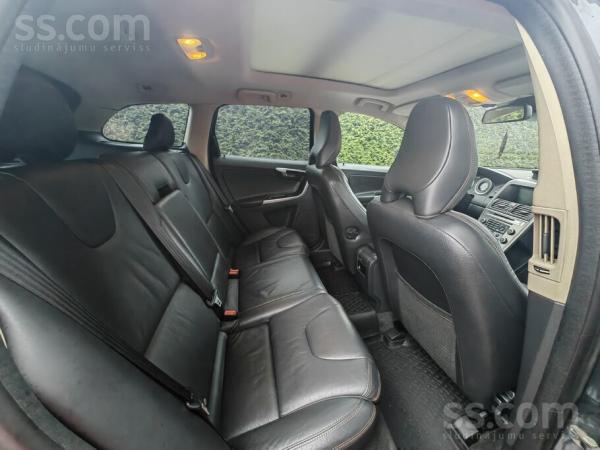 Pelēks Volvo XC60 2009 Rīga, ar dzinēja tilpumu 2.40 L un nobraukumu 370 tūkst. km par 6000 €, foto 8 vietnē AUTOMOTO.COM.LV