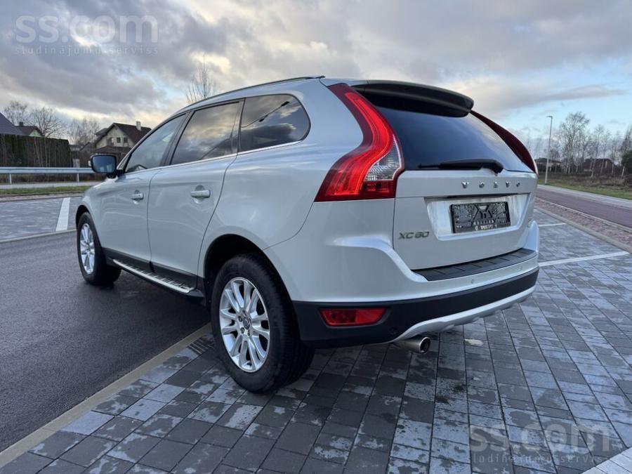 Grey Volvo XC60 2009 in Jelgava, with an engine capacity of 2.40 L and mileage of 0 thousand km for 9150 €, photo 8 on AUTOMOTO.COM.LV