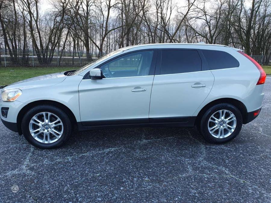 Pelēks Volvo XC60 2009 Šauļi, ar dzinēja tilpumu 2.40 L un nobraukumu 179 tūkst. km par 8800 €, foto 3 vietnē AUTOMOTO.COM.LV