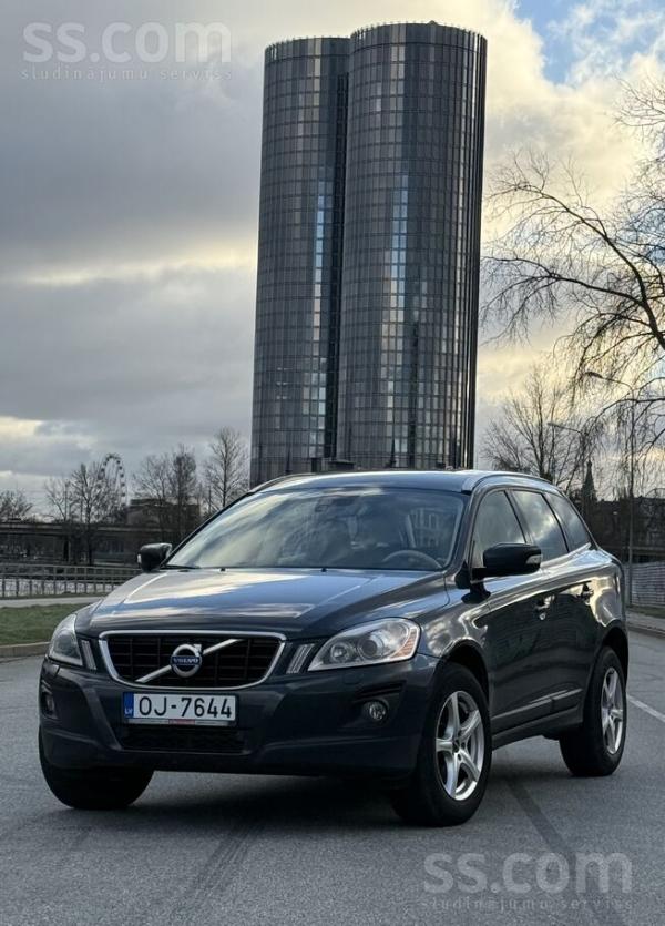 Pelēks Volvo XC60 2009 Rīga, ar dzinēja tilpumu 2.40 L un nobraukumu 320 tūkst. km par 4800 €, foto 1 vietnē AUTOMOTO.COM.LV