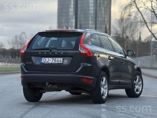 Pelēks Volvo XC60 2009 Rīga, ar dzinēja tilpumu 2.40 L un nobraukumu 320 tūkst. km par 4800 €, foto 5 vietnē AUTOMOTO.COM.LV