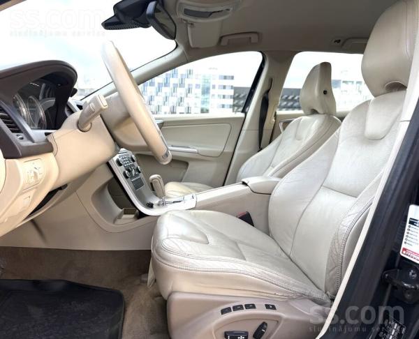 Pelēks Volvo XC60 2009 Rīga, ar dzinēja tilpumu 2.40 L un nobraukumu 320 tūkst. km par 4800 €, foto 10 vietnē AUTOMOTO.COM.LV
