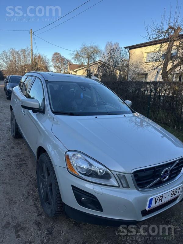 Grey Volvo XC60 2009 in Ogre, with an engine capacity of 2.40 L and mileage of 216 thousand km for 9000 €, photo 2 on AUTOMOTO.COM.LV