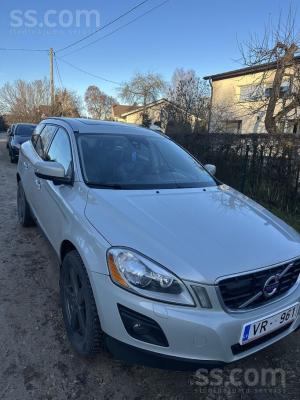 Grey Volvo XC60 2009 in Ogre, with an engine capacity of 2.40 L and mileage of 216 thousand km for 9000 €, photo 2 on AUTOMOTO.COM.LV