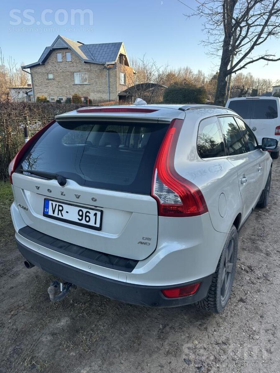 Grey Volvo XC60 2009 in Ogre, with an engine capacity of 2.40 L and mileage of 216 thousand km for 9000 €, photo 3 on AUTOMOTO.COM.LV