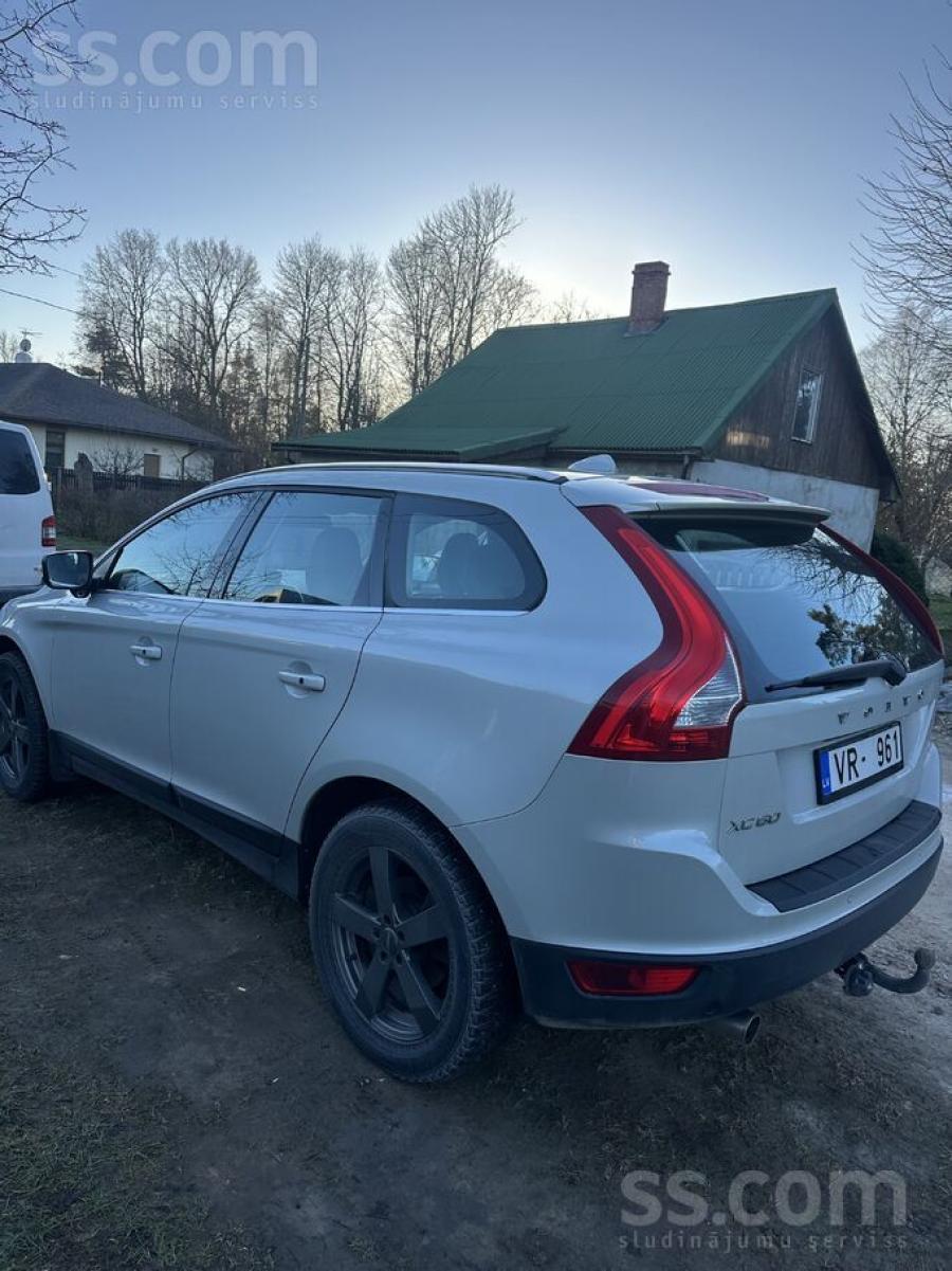 Grey Volvo XC60 2009 in Ogre, with an engine capacity of 2.40 L and mileage of 216 thousand km for 9000 €, photo 4 on AUTOMOTO.COM.LV