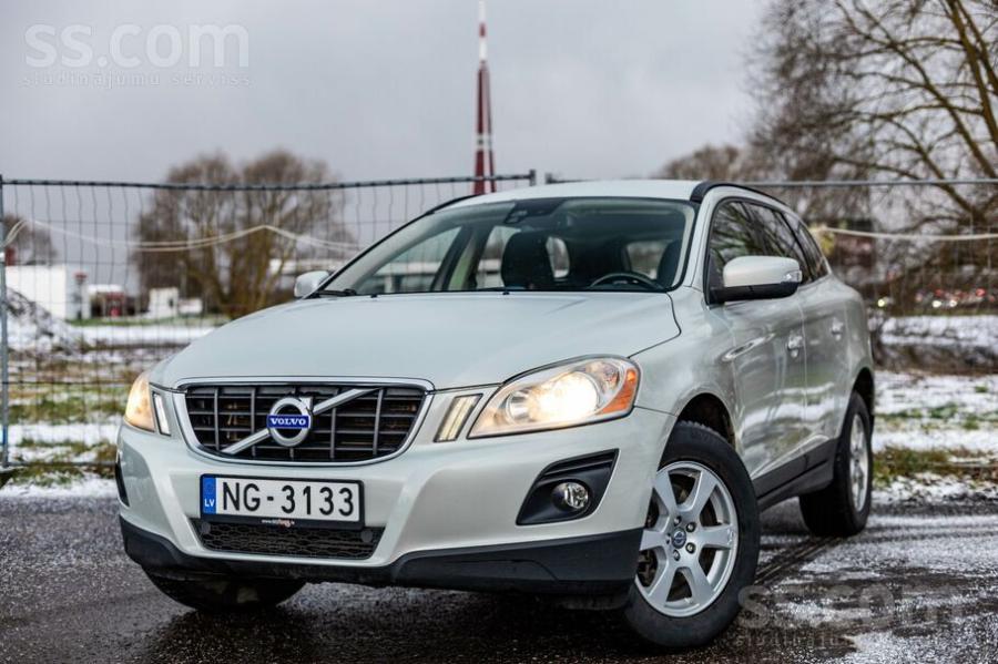 Grey Volvo XC60 2009 in Riga, with an engine capacity of 2.40 L and mileage of 238 thousand km for 7290 €, photo 1 on AUTOMOTO.COM.LV