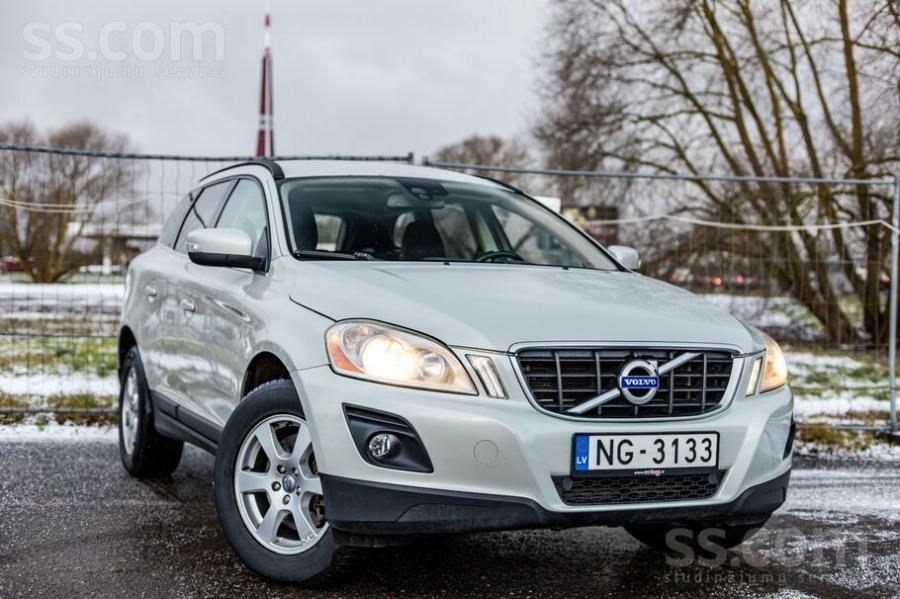 Grey Volvo XC60 2009 in Riga, with an engine capacity of 2.40 L and mileage of 238 thousand km for 7290 €, photo 2 on AUTOMOTO.COM.LV