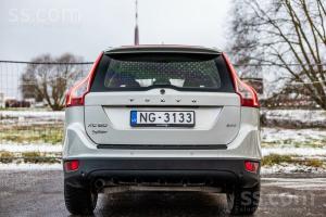 Grey Volvo XC60 2009 in Riga, with an engine capacity of 2.40 L and mileage of 238 thousand km for 7290 €, photo 8 on AUTOMOTO.COM.LV