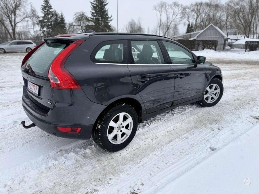 Pelēks Volvo XC60 2009 Ukmergė, ar dzinēja tilpumu 2.40 L un nobraukumu 290 tūkst. km par 5850 €, foto 2 vietnē AUTOMOTO.COM.LV