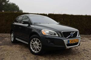 Pelēks Volvo XC60 2009 Alīta, ar dzinēja tilpumu 2.40 L un nobraukumu 283 tūkst. km par 8950 €, foto 2 vietnē AUTOMOTO.COM.LV