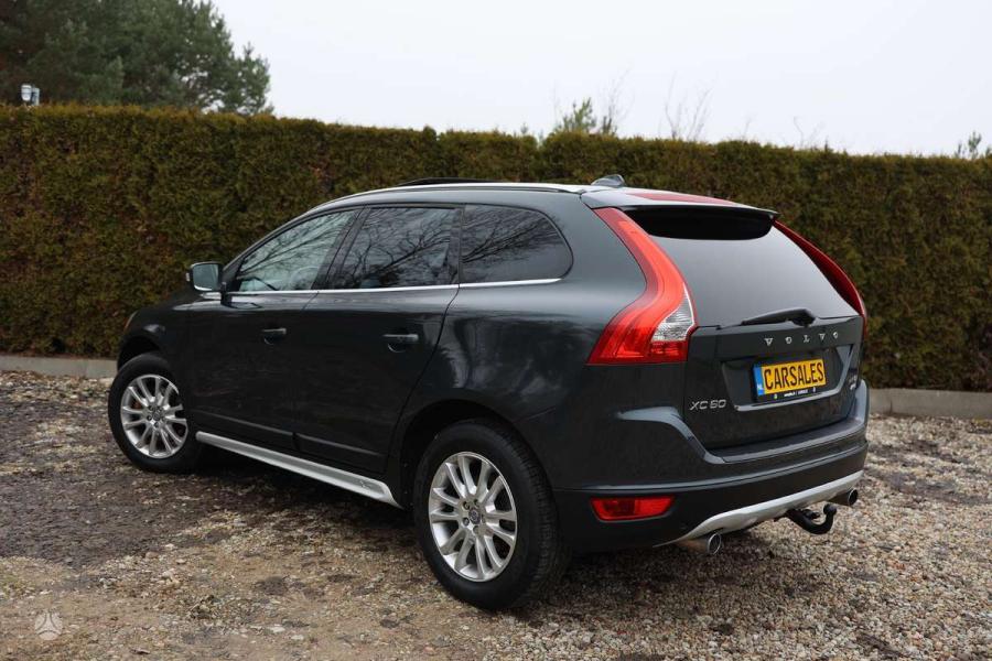 Pelēks Volvo XC60 2009 Alīta, ar dzinēja tilpumu 2.40 L un nobraukumu 283 tūkst. km par 8950 €, foto 3 vietnē AUTOMOTO.COM.LV