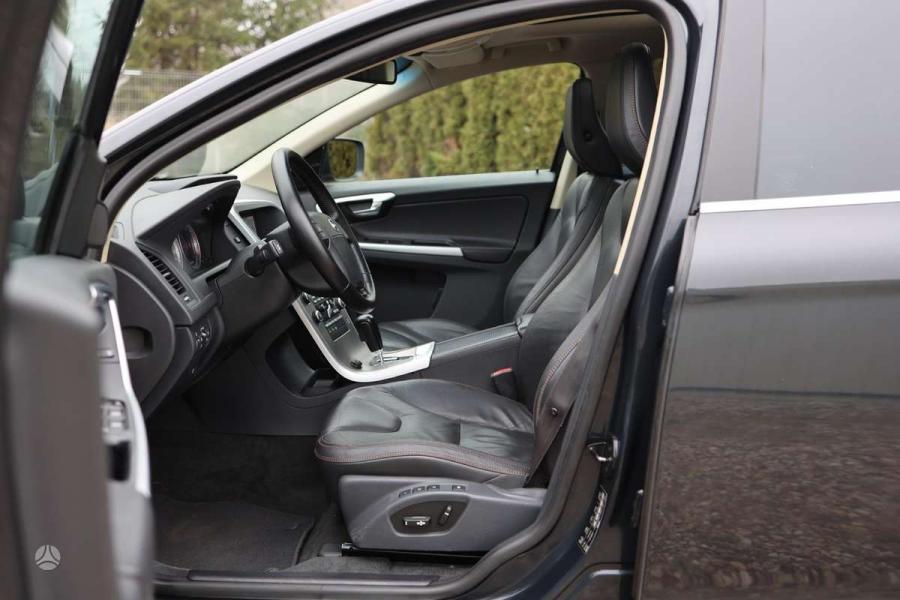Pelēks Volvo XC60 2009 Alīta, ar dzinēja tilpumu 2.40 L un nobraukumu 283 tūkst. km par 8950 €, foto 8 vietnē AUTOMOTO.COM.LV