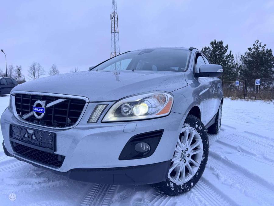 Pelēks Volvo XC60 2009 Alīta, ar dzinēja tilpumu 2.40 L un nobraukumu 278 tūkst. km par 8150 €, foto 2 vietnē AUTOMOTO.COM.LV