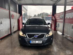 Grey Volvo XC60 2009 in Vilnius, with an engine capacity of 2.40 L and mileage of 227 thousand km for 5890 €, photo 2 on AUTOMOTO.COM.LV