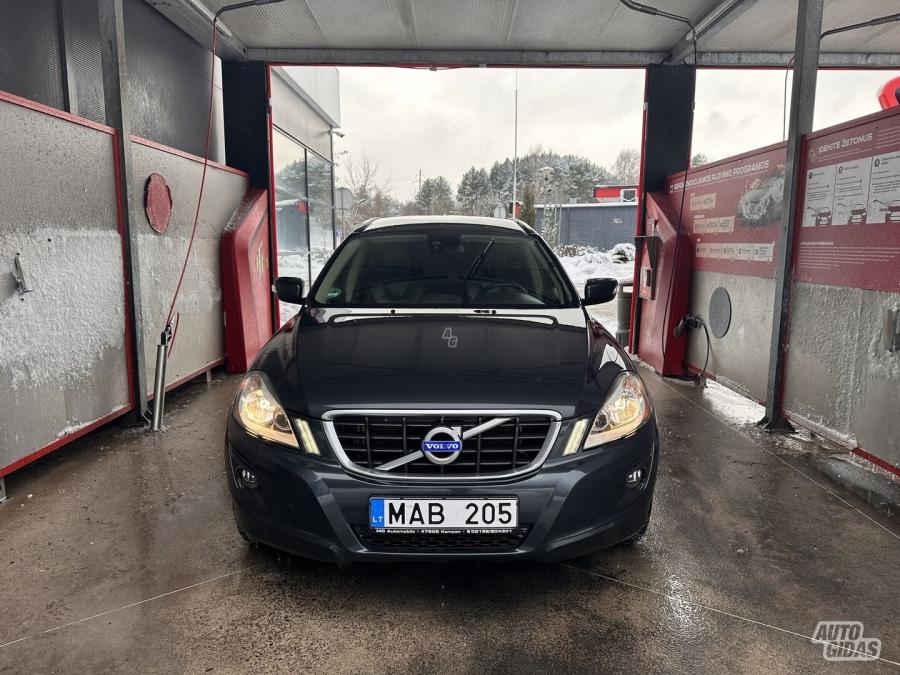 Grey Volvo XC60 2009 in Vilnius, with an engine capacity of 2.40 L and mileage of 227 thousand km for 5890 €, photo 2 on AUTOMOTO.COM.LV