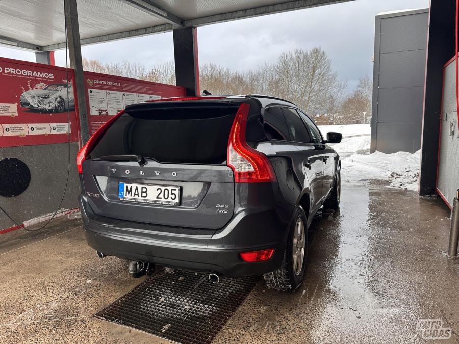Grey Volvo XC60 2009 in Vilnius, with an engine capacity of 2.40 L and mileage of 227 thousand km for 5890 €, photo 5 on AUTOMOTO.COM.LV