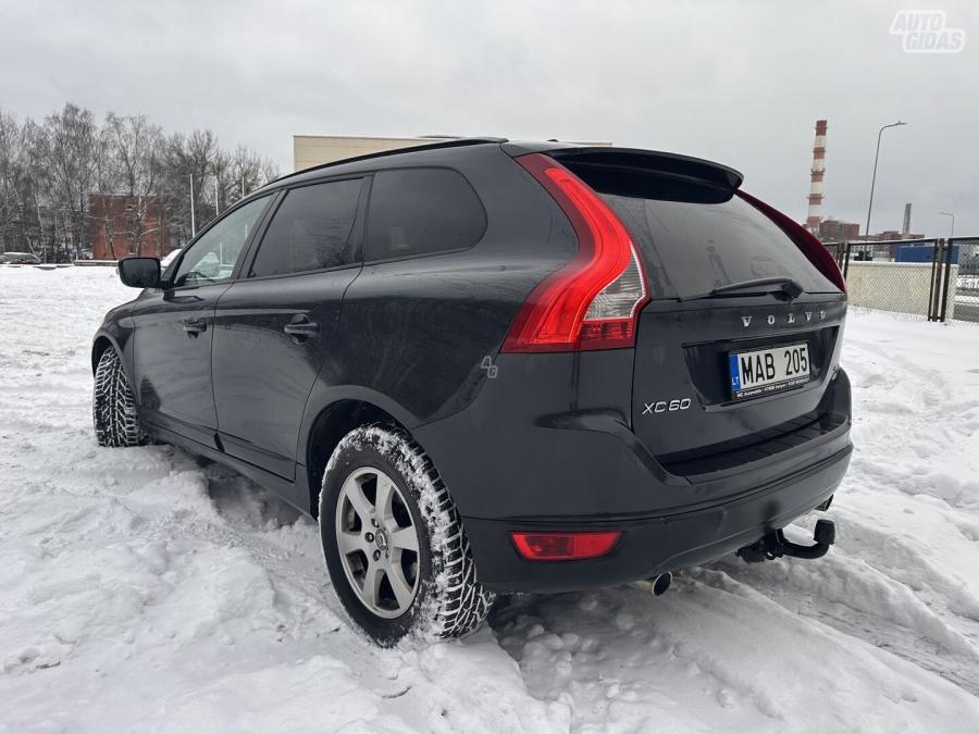 Grey Volvo XC60 2009 in Vilnius, with an engine capacity of 2.40 L and mileage of 227 thousand km for 5890 €, photo 16 on AUTOMOTO.COM.LV
