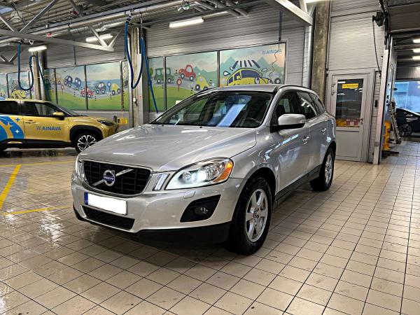 Grey Volvo XC60 2009 in Vilnius, with an engine capacity of 2.40 L and mileage of 359 thousand km for 4790 €, photo 4 on AUTOMOTO.COM.LV