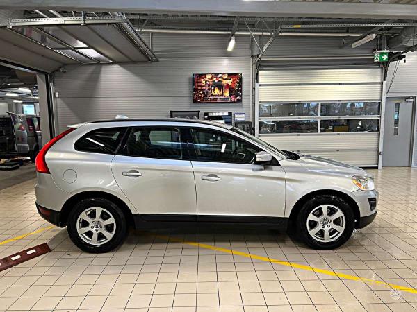 Grey Volvo XC60 2009 in Vilnius, with an engine capacity of 2.40 L and mileage of 359 thousand km for 4790 €, photo 5 on AUTOMOTO.COM.LV