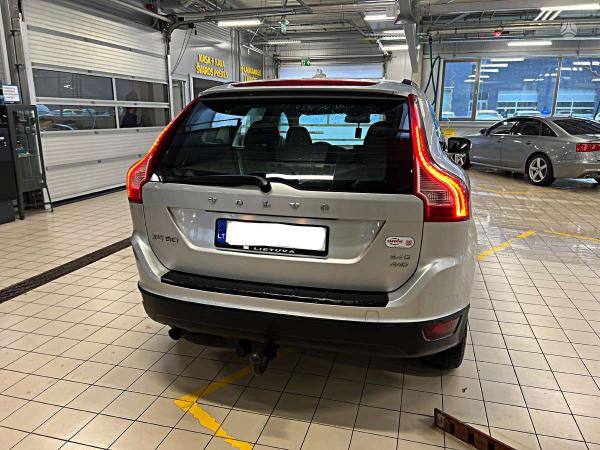 Grey Volvo XC60 2009 in Vilnius, with an engine capacity of 2.40 L and mileage of 359 thousand km for 4790 €, photo 7 on AUTOMOTO.COM.LV