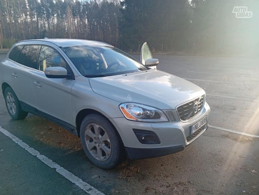 Pelēks Volvo XC60 2009 Telšiai, ar dzinēja tilpumu 2.40 L un nobraukumu 2731 tūkst. km par 8550 €, foto 3 vietnē AUTOMOTO.COM.LV
