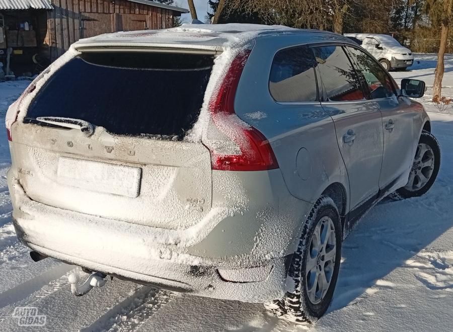 Pelēks Volvo XC60 2009 Telšiai, ar dzinēja tilpumu 2.40 L un nobraukumu 2731 tūkst. km par 8550 €, foto 10 vietnē AUTOMOTO.COM.LV