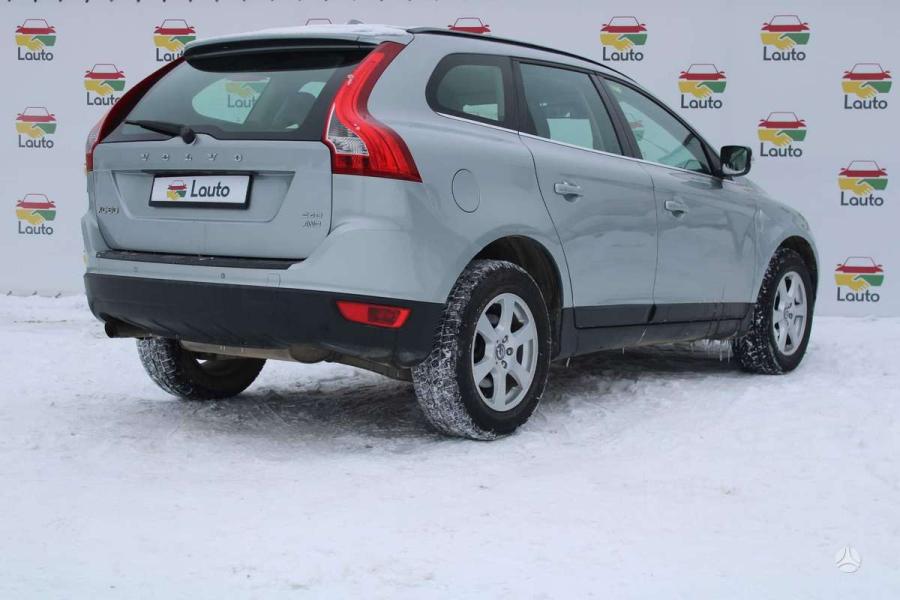 Grey Volvo XC60 2009 in Vilnius, with an engine capacity of 2.40 L and mileage of 297 thousand km for 7490 €, photo 3 on AUTOMOTO.COM.LV
