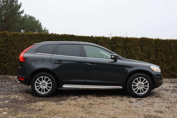 Pelēks Volvo XC60 2009 Alīta, ar dzinēja tilpumu 2.40 L un nobraukumu 283 tūkst. km par 8950 €, foto 6 vietnē AUTOMOTO.COM.LV